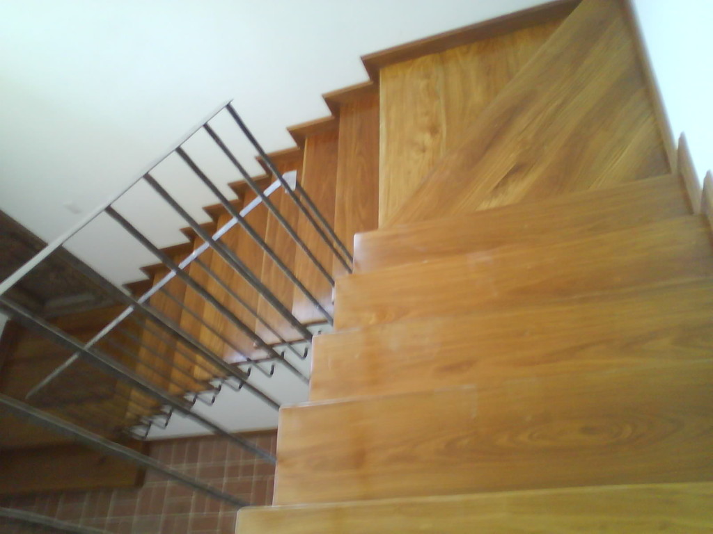 Gradas - Pisos de madera en Guatemala, laminados y de ingeniería