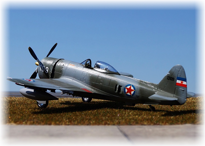 Republic P-47 / F-47D "Thunderbolt" unter Jugoslawischer Flagge Revell ...