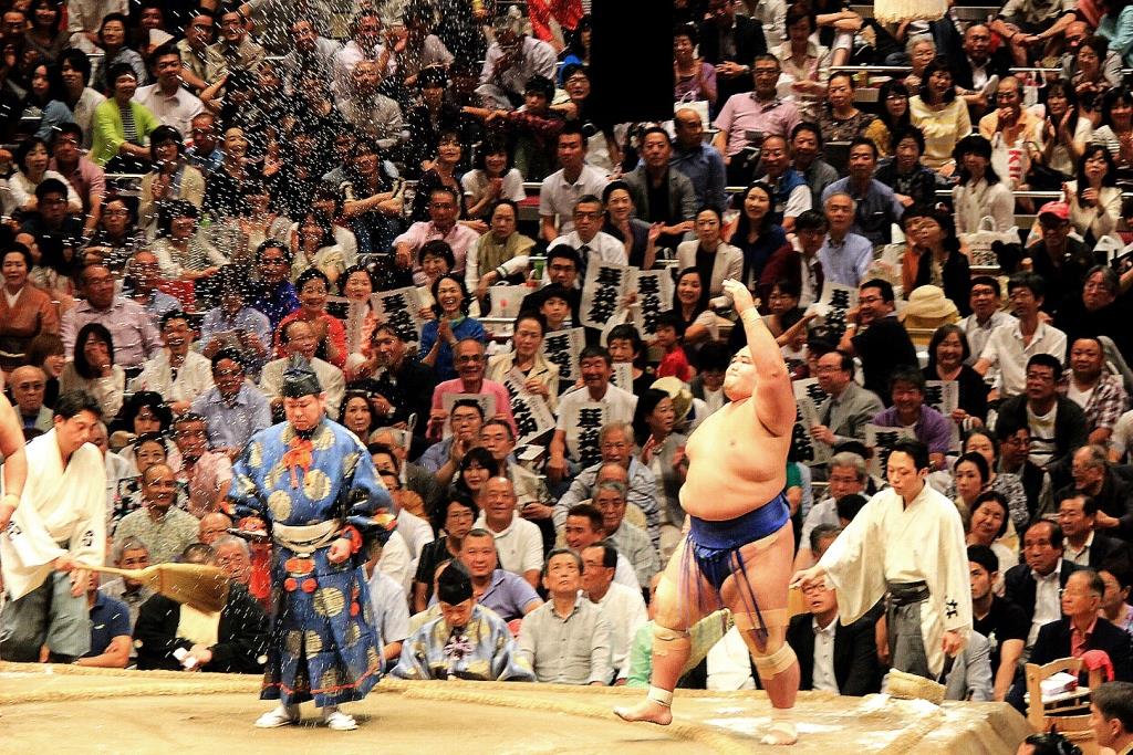 10 Things you need to know about Sumo Wrestling - thetravellerguy