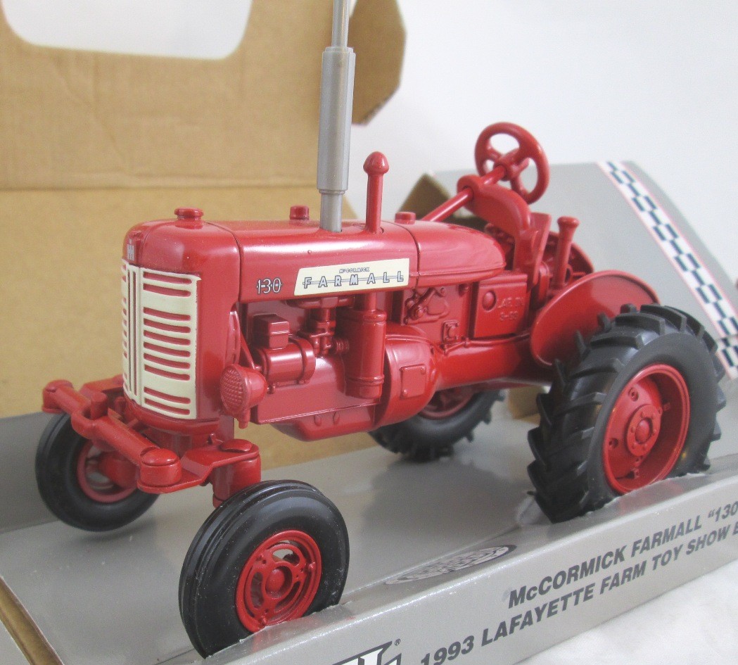 Archive 1/16 IH Farmall - Arizona Diecast & Models