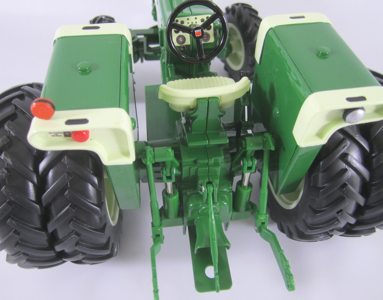 Archive 1/16 Oliver farm toy tractor - Arizona Diecast & Models