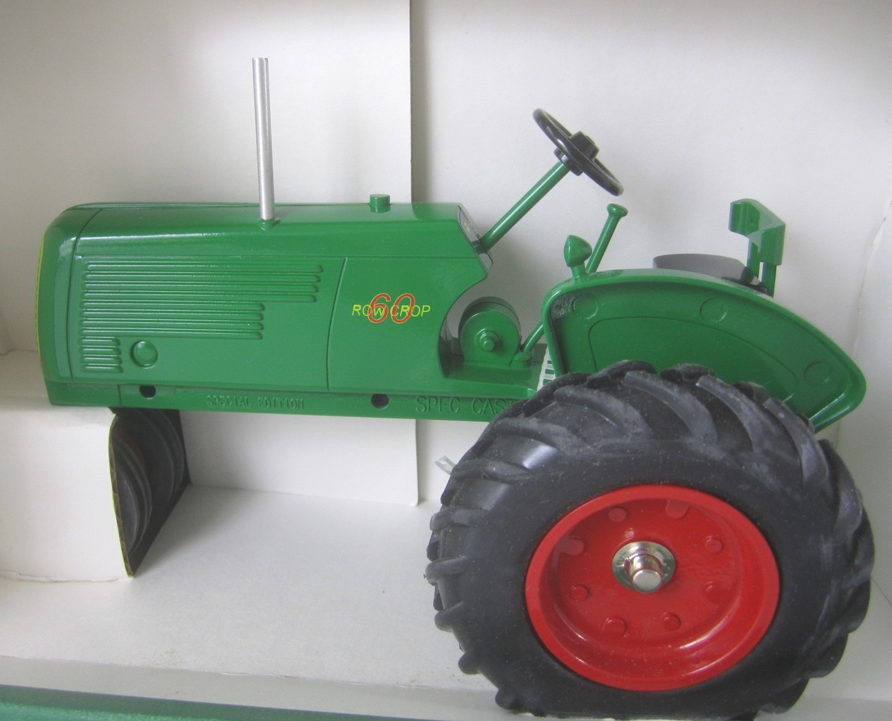 Archive 1/16 Oliver farm toy tractor - Arizona Diecast & Models