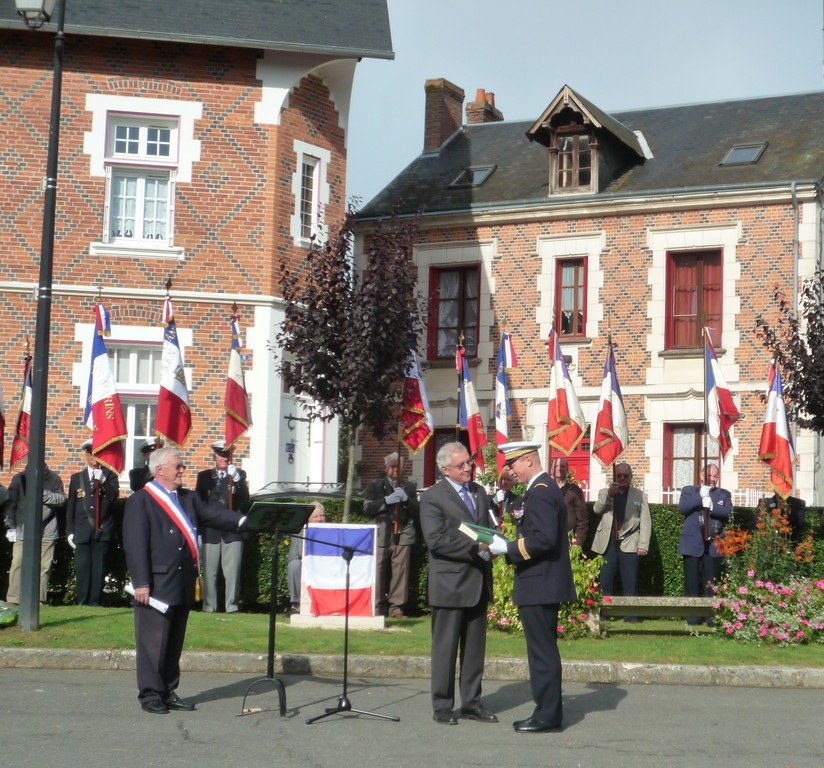 Henry DE RANCOURT de MIMERAND (1910-1992) - Cernoy-en-Berry - Site ...