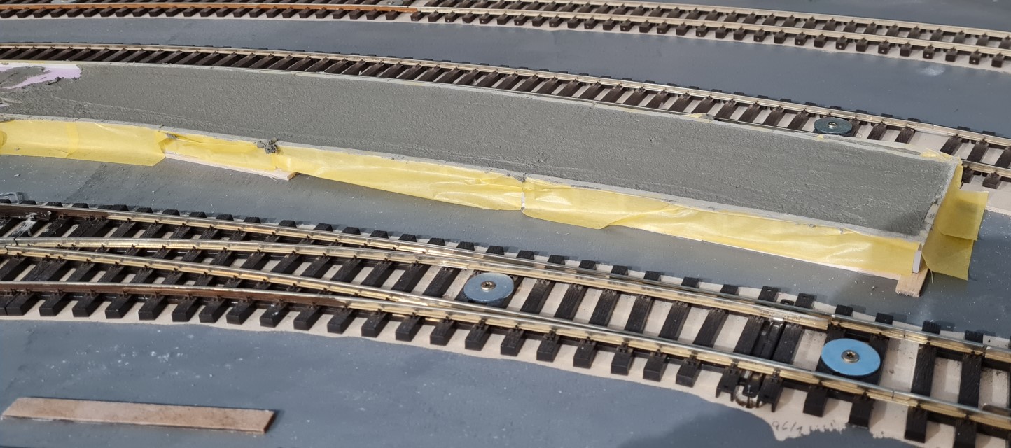 Bahnsteig Teil 3 - Gleis 1 + 2 - Enkelsdorf - Modellbahnprojekt in Spur 0