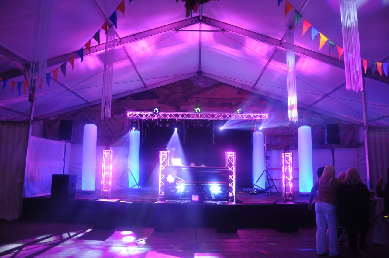mobile Disko - Professionelle DJs mit Moderation und Veranstaltungstechnik.