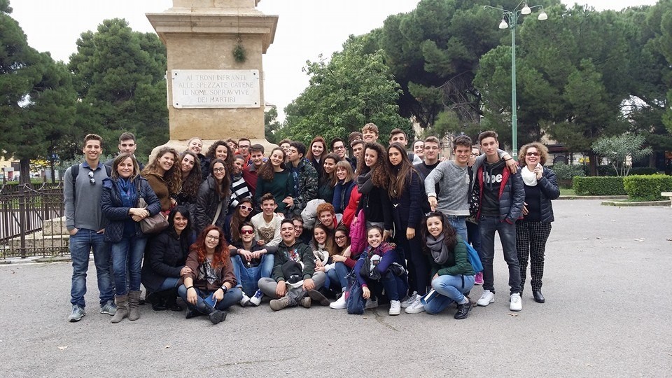 Video "#Ruggieri" - Benvenuti al Liceo Scientifico Pietro Ruggieri ...