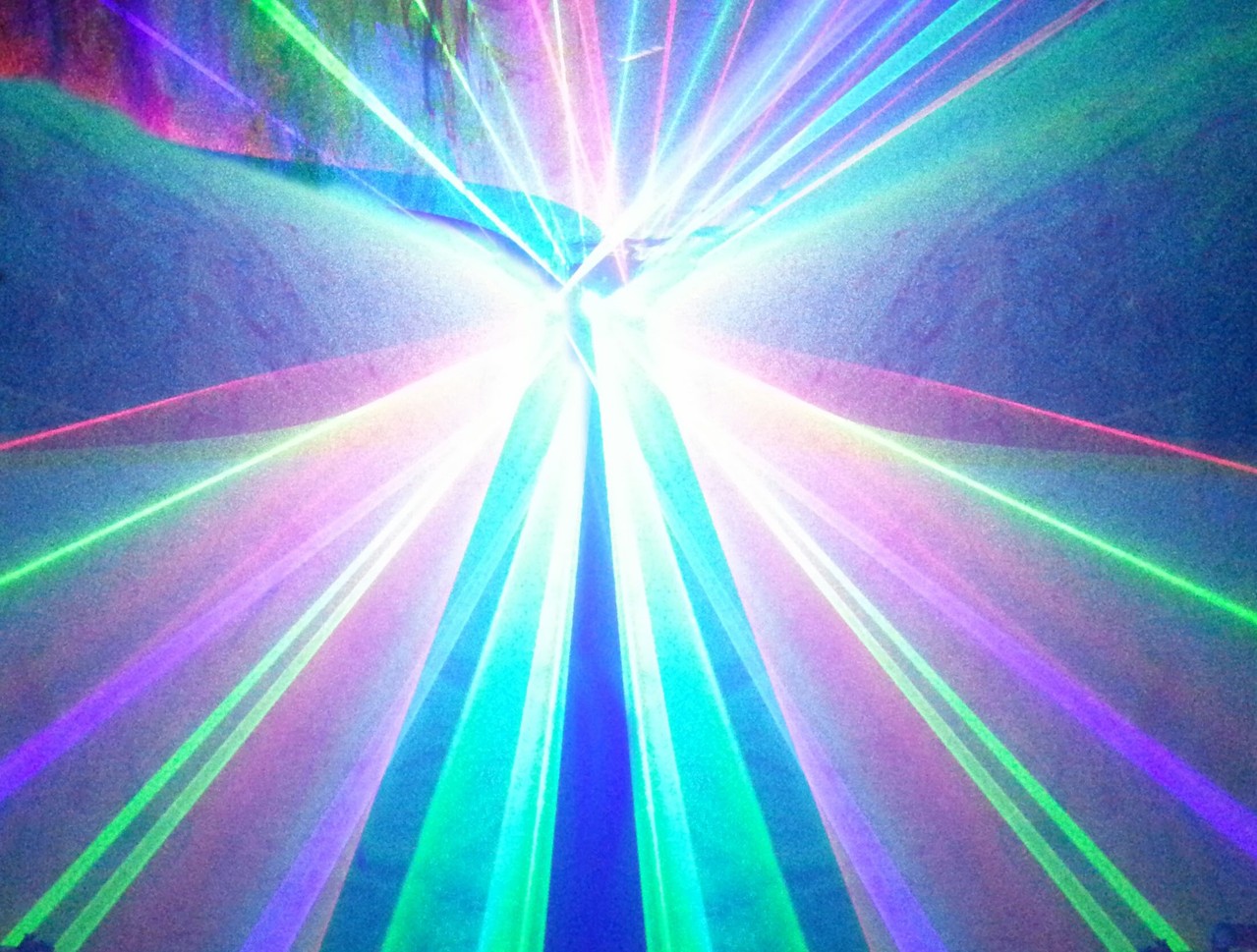 Alquiler de Laser Multicolor - Alquiler de Luces y Humo en Cali