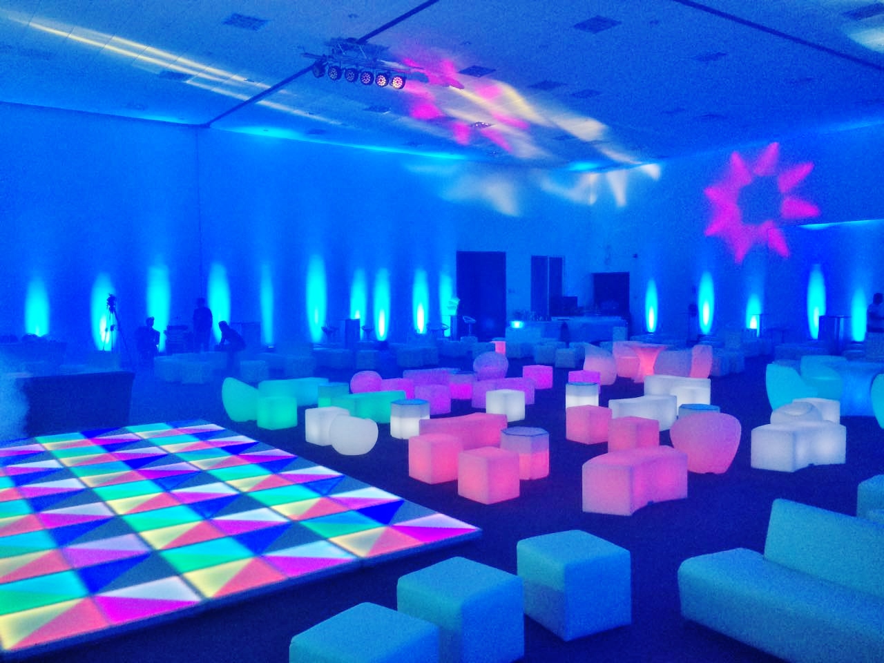 Alquiler Mobiliario Led Lounge Glow en Cali - Alquiler de Luces y Humo ...