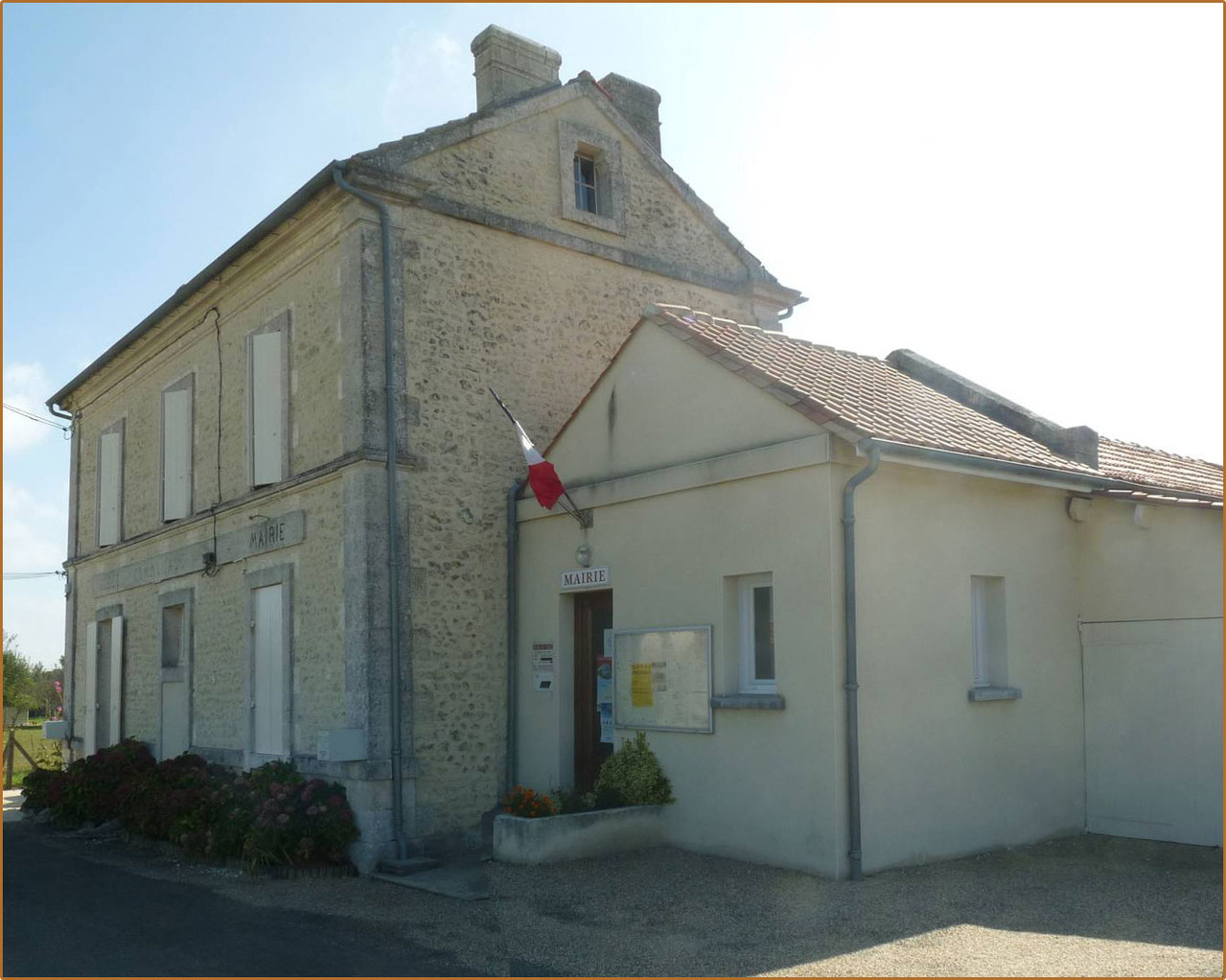 Mairie - Curac, village de Charente, commune de Charente