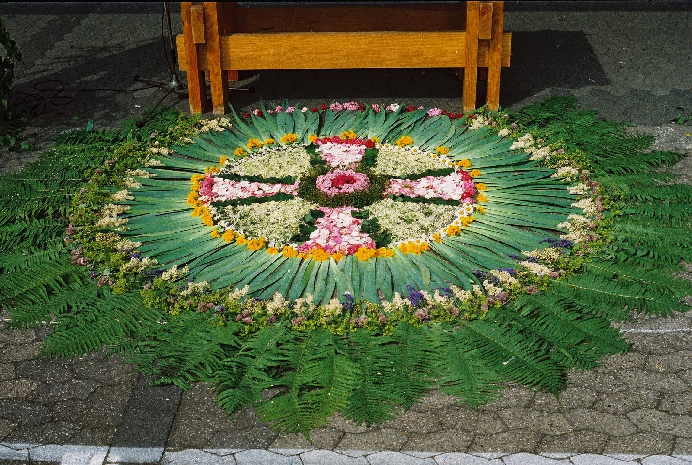 Pfarrei Parkstein / Bistum Regensburg - Blumenteppich für Fronleichnam
