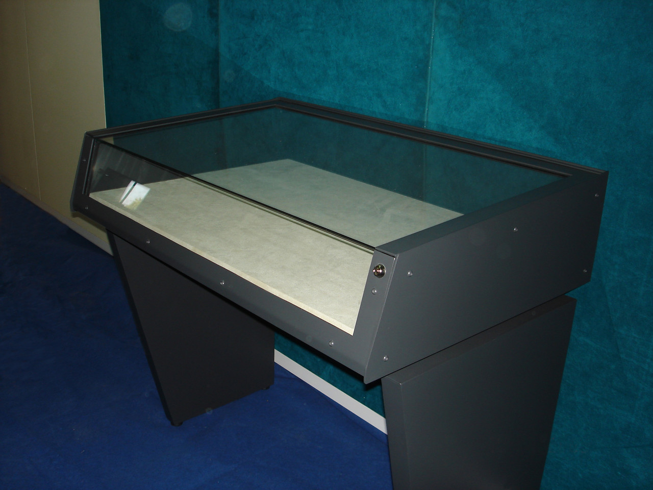 TABLE DISPLAY CASES - Sistemi espositivi per gioiellerie e Musei, RB ...