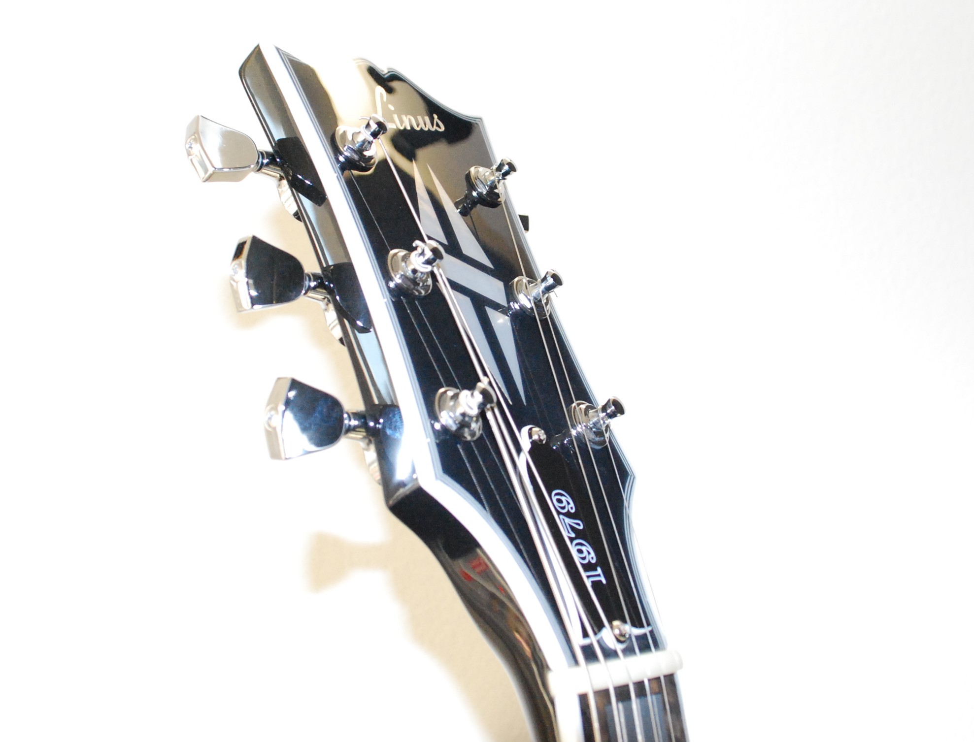Linus Les Paul - Silverbeast - https://www.linus-guitars.com