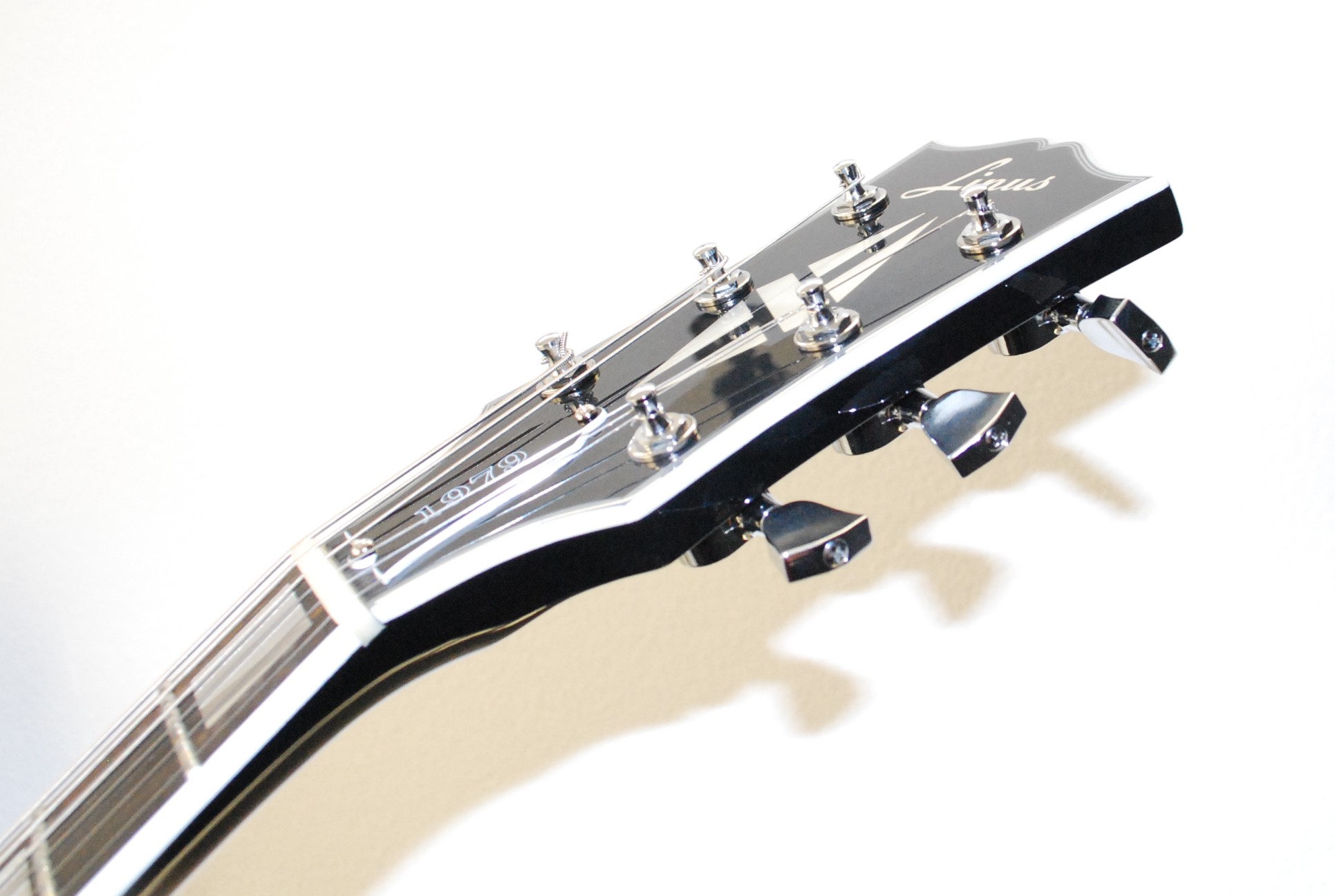 Linus Les Paul - Silverbeast - https://www.linus-guitars.com