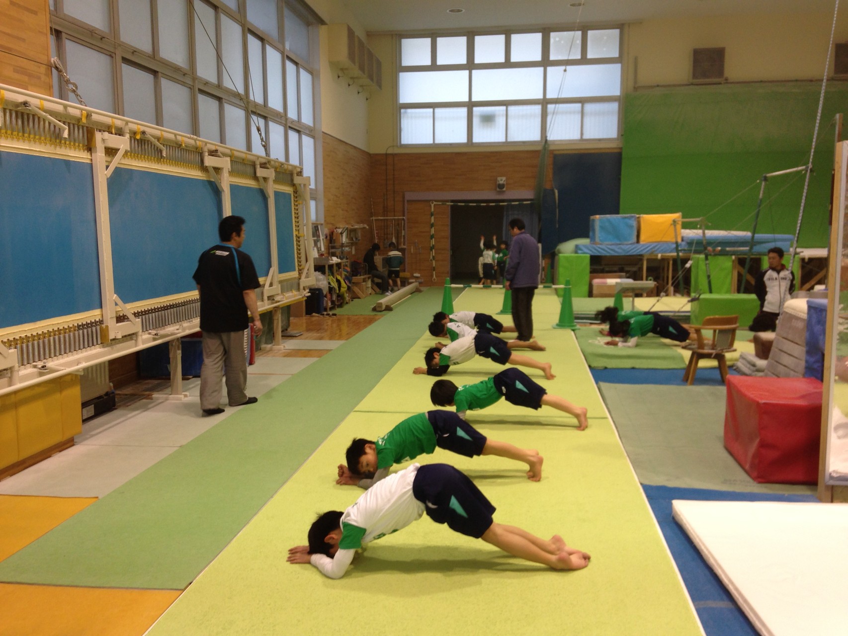 NPO法人アストリースポーツクラブ2019 活動の様子 - アストリーで体操しよう！ ページ！