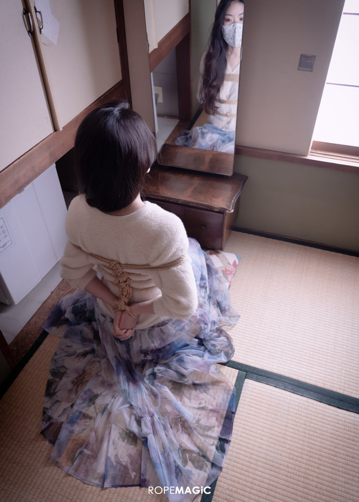 緊縛写真作品｜REFLECTED - ROPE MAGiC