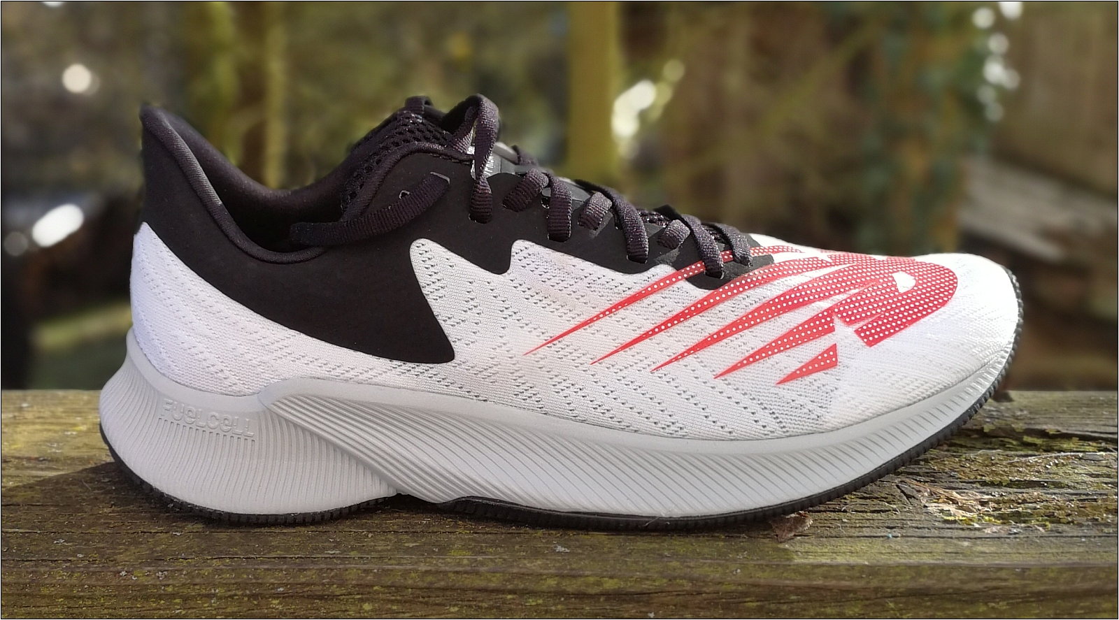 Auf ein paar Runden Der FuelCell Prism von New Balance im Test. Werbung Laufblog fur Hobbylaufer die das Laufen lieben