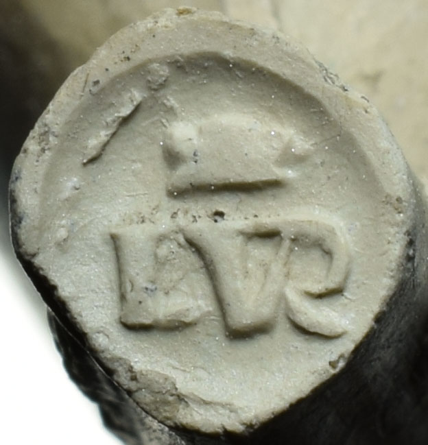 LVR monogram gekroond - Kleipijpen en pijpenkoppen, determinatie van ...