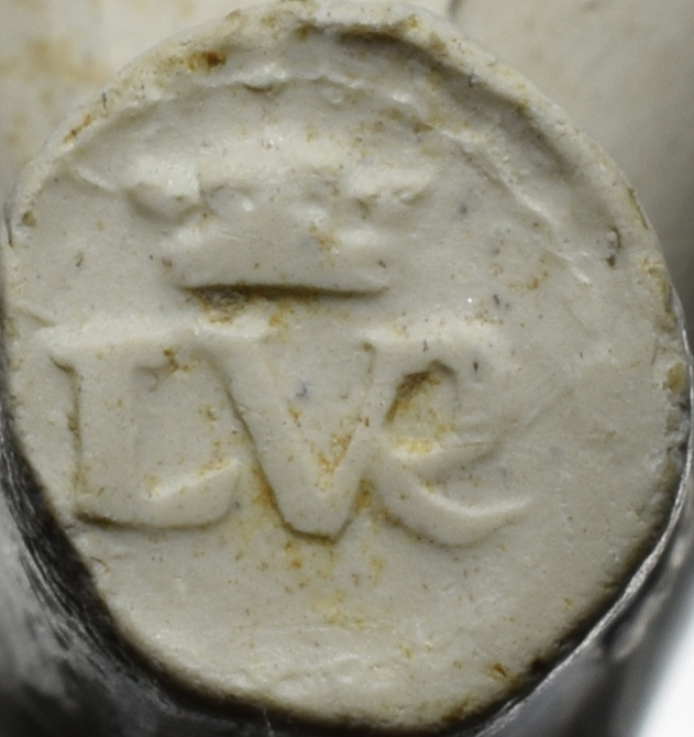 LVR monogram gekroond - Kleipijpen en pijpenkoppen, determinatie van ...