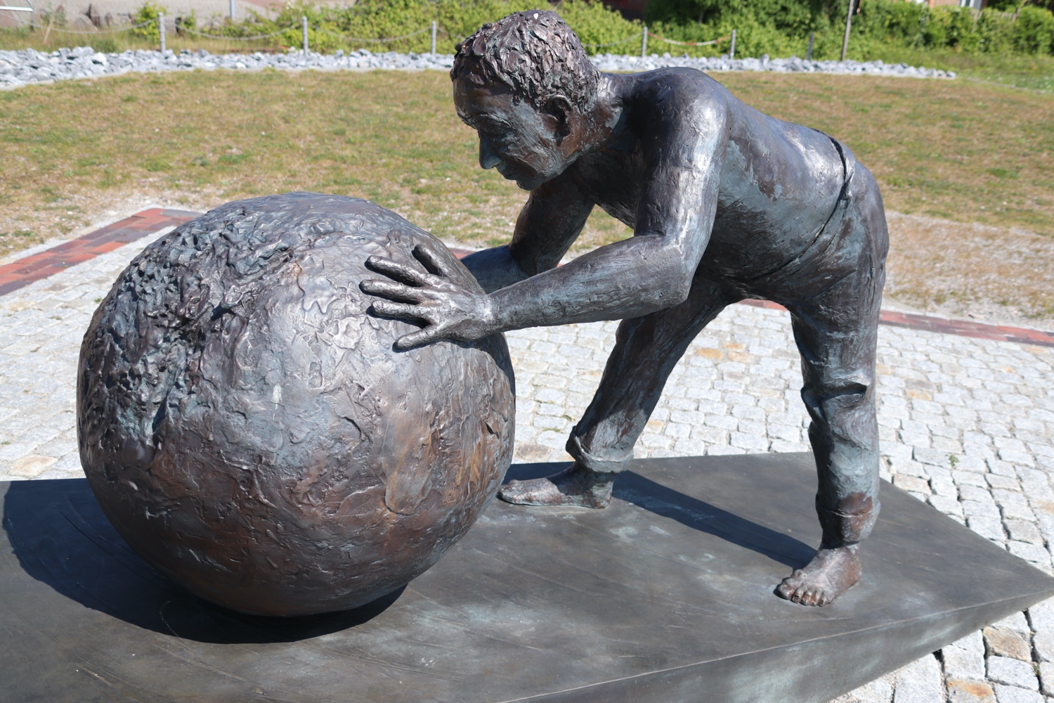 SISYPHOS-Skulptur in Wilhelmshaven - aegidius-engel.de