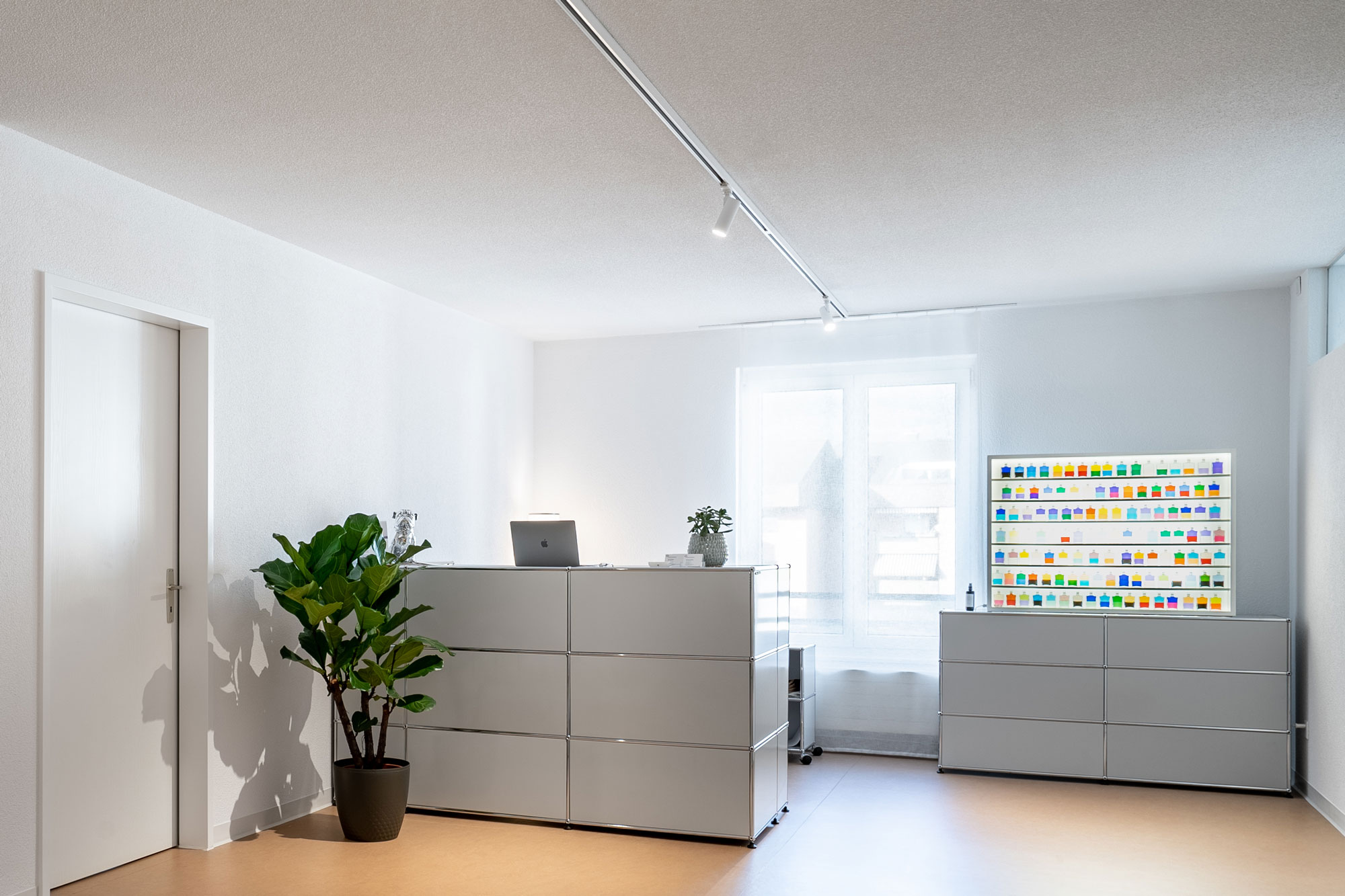 Produkte von Aura Soma@ und Forever - Praxis Essence