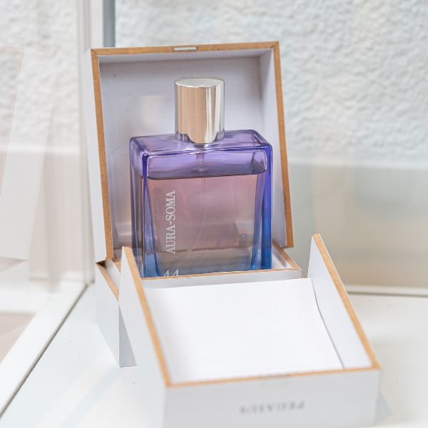 Produkte von Aura Soma@ und Forever - Praxis Essence