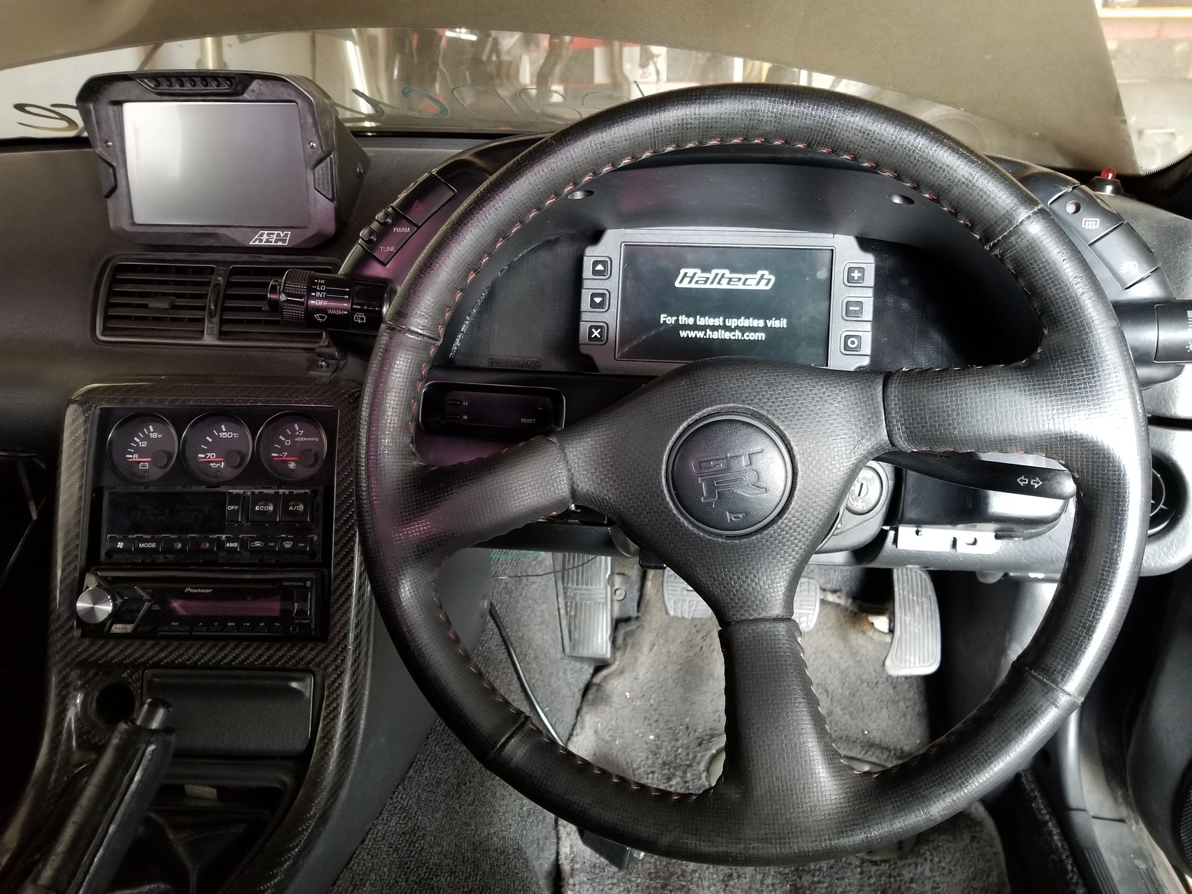 r32 skyline drift button